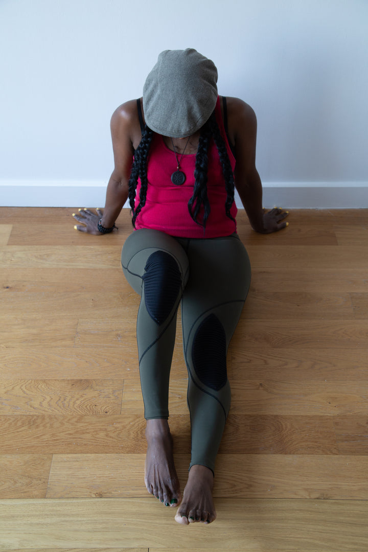 MAÄT performance legging with built in knee pads.